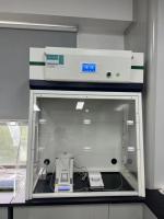 China Activated Carbon Filter Clean Room Safety Weighing Cabinet 800x620x2070 mm for Powder for sale