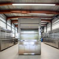 China PP Steel Laboratory Fume Hood 1200mm Width 2350mm Height Acid Alkali Resistant for sale