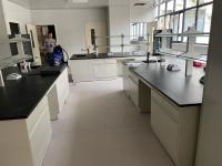 China School Laboratory Furniture Bench Table Anti-Microbial Fireproof 1500x800mm Customizable for sale