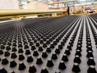 China 30mm-60mm HDPE Storage Drainage Board for Greenroof Membrane in Black and Green Color for sale