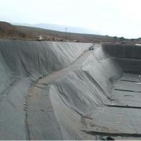 China 1.0mm HDPE Single Sided Textured Geomembrane Liner for Fish Farm Pond and Customized for sale