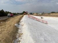 China Modern Design White Waterproof Geosynthetic Clay Liner GCL for Landfill and Ponds for sale