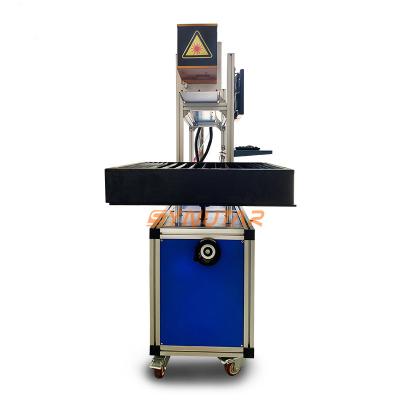 China SYNUTAR CO2 Laser Marking Machine 200mmx200mm Marking Area AC220V 50Hz 10A for sale