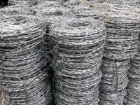 China Great Protection Assured Galvanized Steel Wire Double Ring Razor Barbed Wire Fence for Breeding on Highway Border Grassland for sale