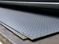 China 2.0-8 mm Thick Carbon Checkered Plate in Flat Steel Plate for Non-Alloy Construction Materials for sale