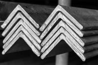 China Galvanized Steel Angle Iron S235JR-S335JR Series 3-24 mm thick Equal Bar for Structural Support Solutions for sale