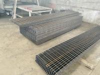 China Hot Selling Galvanized Steel Grill Grating Diamond Shaped Steel Grating Welded Steel Grates Certified Welding for sale