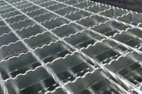 China Customized OEM Hot Dipped Galvanized Plain 2mm 2.5mm 3.0mm Serrated Bar Steel Grating prices for roofing for sale