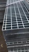 China Metal building materials hot dipped 30 x 3mm galvanized steel grating Low Carbon Walkway,Floor Drain Grate for Building Material for sale