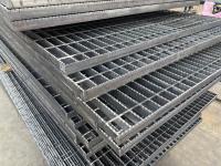 China Building Materials 32 x 5mm Checker Plate Thickened Steel Deck Grating Weight galvanized flooring steel deck grating for sale