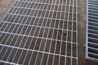 China Factory price Q235 25mm 30mm 32mm 40mm building materials galvanized steel grating for platform for sale
