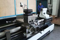 China BL-800B Clutch Type Gap-bed Lathe Machine with 82mm Spindle Bore and 3300 KG Weight for sale