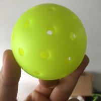 China Outdoor Pickleball Paddles USAPA Approval 40 Holes 7.4cm Length 26g Weight for sale