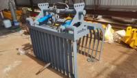 China Stainless Steel Mobile High Capacity Grating Grab-Type Sludge Removal Machine for Sewage Treatment for sale