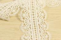China Curved Edging Guipure Lace Trims , Interlining 2 Inch Lace Trim Perforated for sale