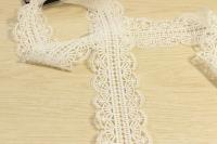 China Curved Edging Guipure Lace Trims , Interlining 2 Inch Lace Trim Perforated for sale