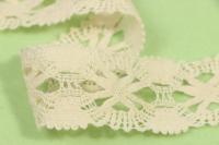 China 3.3cm Width Cotton Crochet Lace Trim Nonstretched With Floral Ornament for sale