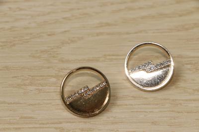 China Diamonds Gold Buttons For Shirts 32L Multifunctional Round Shaped for sale