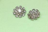 China 34L Rhinestone Buttons For Clothing Silver Ecofriendly Inlaid Flower Pattern for sale