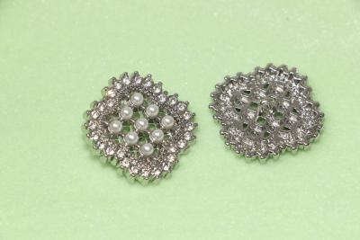 China 40L Fashion Buttons For Clothing , Watermill Pearl Vintage Rhinestone Buttons for sale