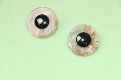 China Seashell Decorative Clothing Buttons 34l  Round Shape Enviormental Friendly for sale
