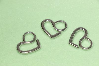 China 20mm Decorative Clothing Buttons Heart Shaped Bright Silver Multiapplication for sale
