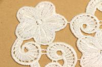 China OEM 3d Lace Applique , Skinfriendly Ivory Lace Applique Multiapplication for sale