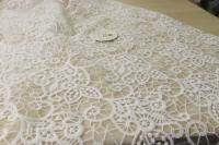 China Scalloped White Guipure Lace Fabric Watersoluble Polyester Material for sale