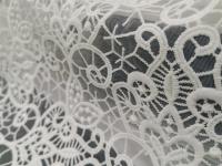 China Scalloped White Guipure Lace Fabric Watersoluble Polyester Material for sale