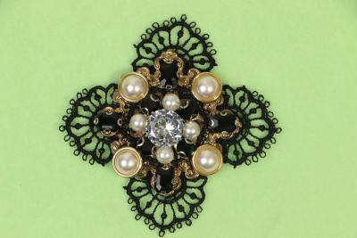 China Four Leaf Clover Patch Lace Ground With Rhinstone For Garments Shoes Decoration for sale