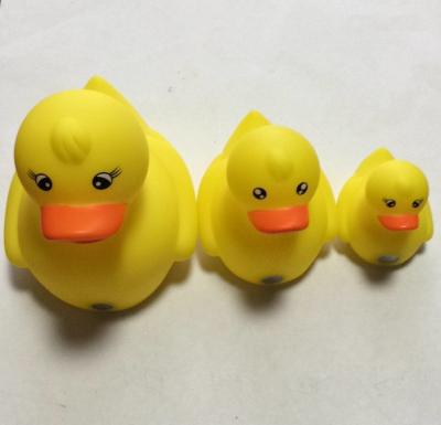 China Yellow Floating Carnival Baby Rubber Duck Water Resistant With Magnecti Connector for sale