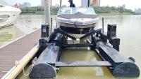 China Floating Boat Lift System HDPE 5000 lbs Capacity for Small Vessels and Recreation Crafts for sale