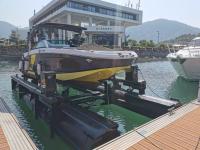China Floating Boat Lift System HDPE 5000 lbs Capacity for Small Vessels and Recreation Crafts for sale