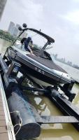 China Floating Boat Lift System HDPE 5000 lbs Capacity for Small Vessels and Recreation Crafts for sale