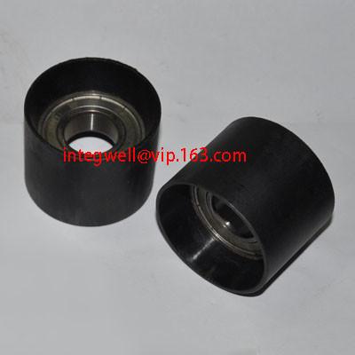 China Heavy Duty Idler Pulley Tension Roller 620mm Belt Width Steel Construction for sale