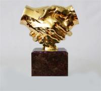 China Desktop Gold Modern Indoor Sculpture Handshake Grip Statues SS 316 304 for sale