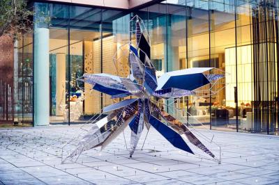 China Hotel Pool Decorative Metal Sculpture Contemporary Modern Art Outdoor Sculpture for sale