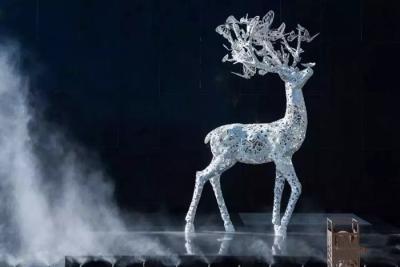 China Metal Outdoor Deer Sculptures Public Art Decorative For Shop for sale