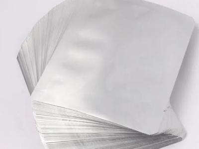 China Custom Design Silver Food Grade Aluminum Foil Food Vacuum Sealed Bag for sale