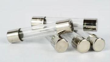 CERAMIC FUSE COMPARE WITH GLASS FUSE