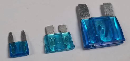 Dissmann automotive blade fuse