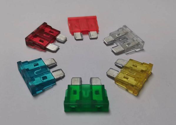 Automotive blade fuse