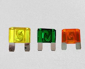 China PBT Low Profile Mini Blade Fuse 32VDC 1A to 40A Automotive Car Fuse for sale