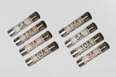 China BS1362 Plug Top Fuse 240VAC 13A Overload Protection Ceramic Body Nickel Plated Copper Pins for sale