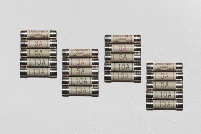 China BS1362 Cartridge Fuse 13A Ceramic Tube 240VAC UK Plug Top Fuse for sale