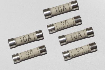 China BS1362 Low Current British Standard Fuse 5A 240VAC TUV Certified Ceramic Fuse for Hairdryers for sale