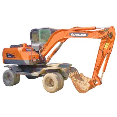 China 6ton mini fuel saving good price on sale used excavator Doosan Dx60 for sale