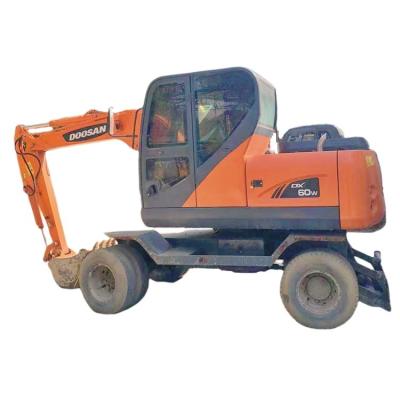 China 6 ton low price on sale used excavator Doosan dx60 for sale