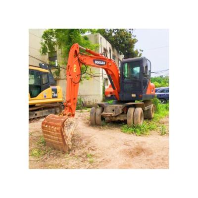 China best selling high quality less hour equipment used doosan dx60w wheel excavator for sale