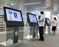 China 65 Inch 180mm Thickness Interactive Digital Signage Kiosk for Hotel Lobby 1920x1080 for sale